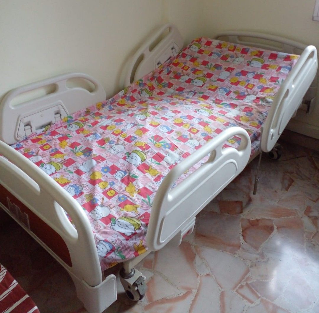 Used hospital bed, in working condition with remote control, Furniture ...