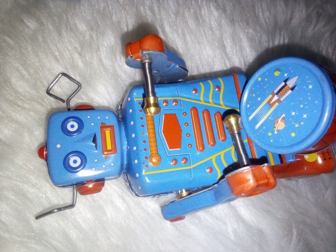 VINTAGE RETRO TIN ROBOT-WIND UP ROBOT on Carousell