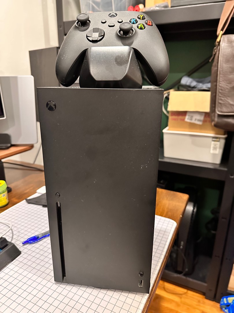Xbox series x and 1 controller, Video Gaming, Video Game Consoles, Xbox ...