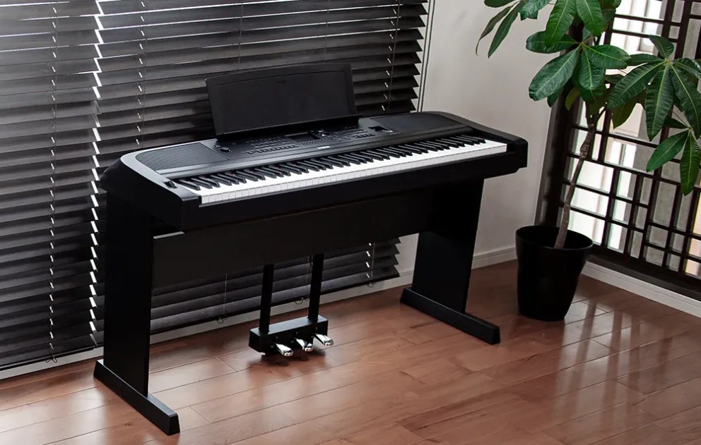 Yamaha DGX-670 Portable Grand 88-Keys Digital Piano with Powerful ...