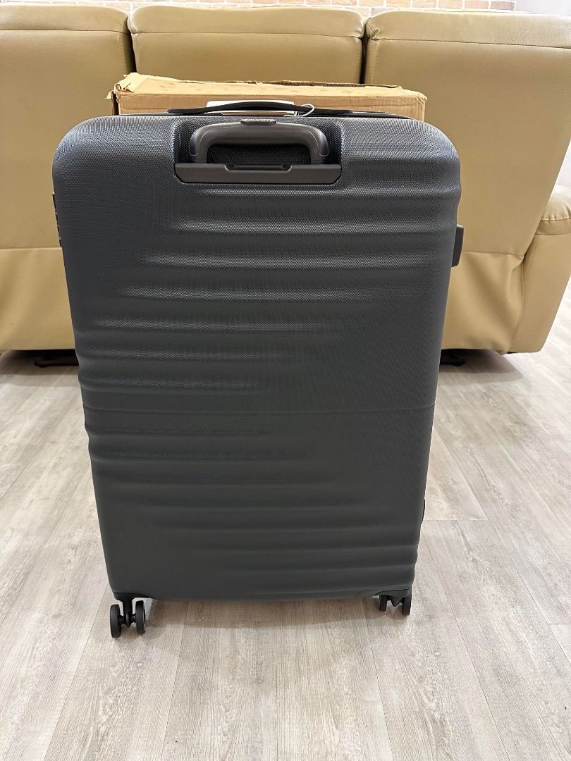 American Tourister Wave Spinner 77/28 TSA, Hobbies & Toys, Travel ...