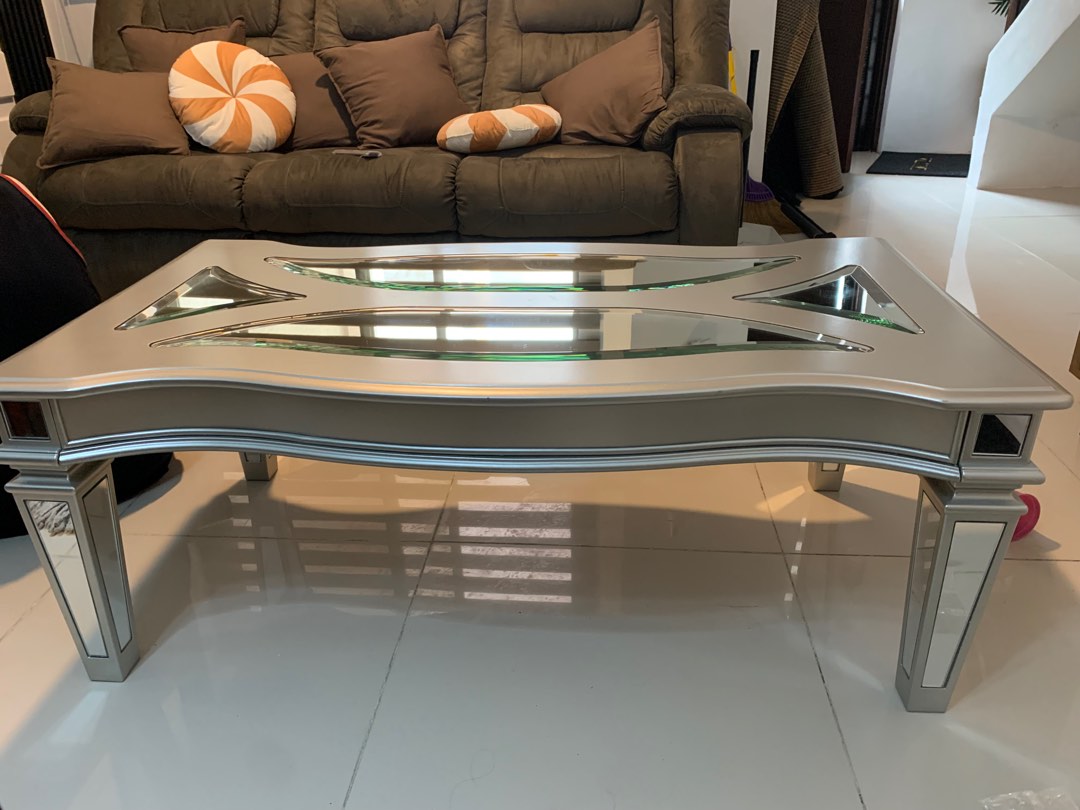 Ashley Tessani coffee/center table on Carousell