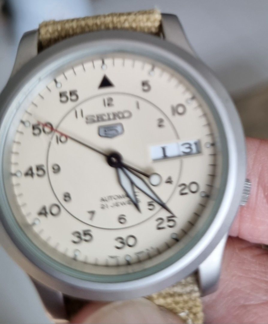 Auto Seiko watch with Auto watch winder!, Luxury, Watches on Carousell