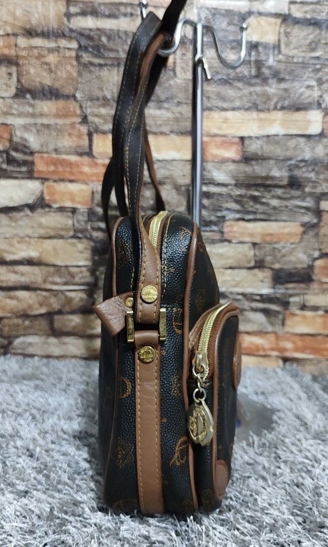 Christian Raguerre Italy Sling Bag, Luxury, Bags & Wallets on Carousell