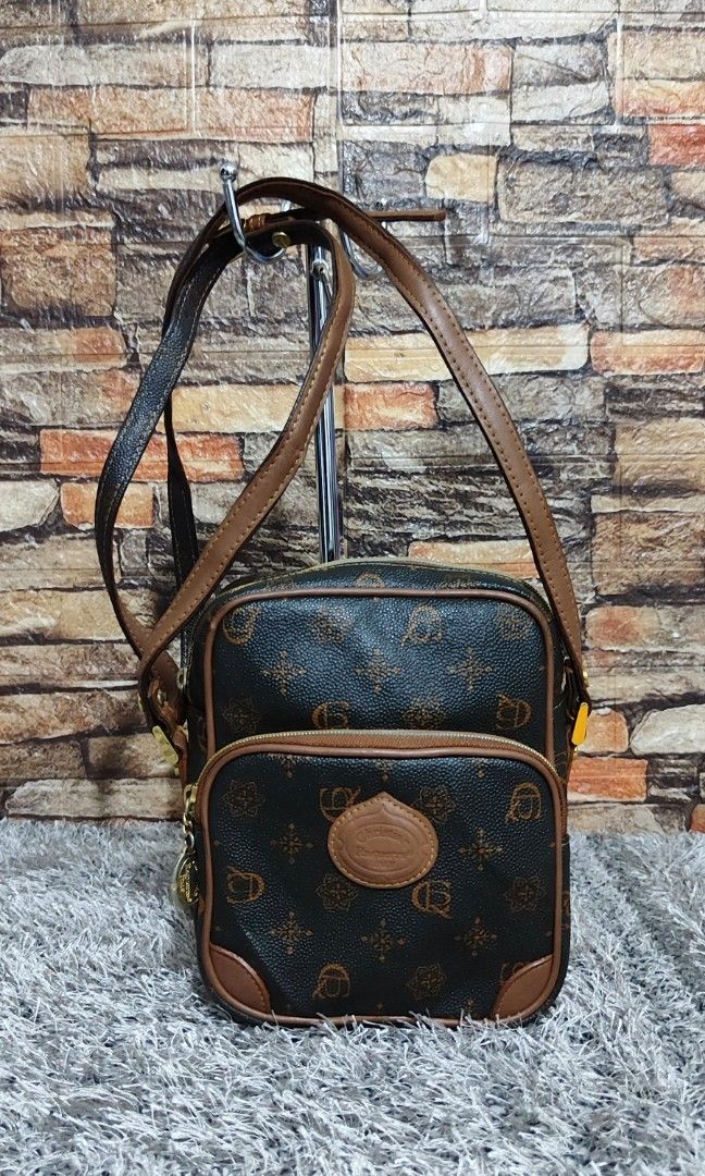 Christian Raguerre Italy Sling Bag, Luxury, Bags & Wallets on Carousell