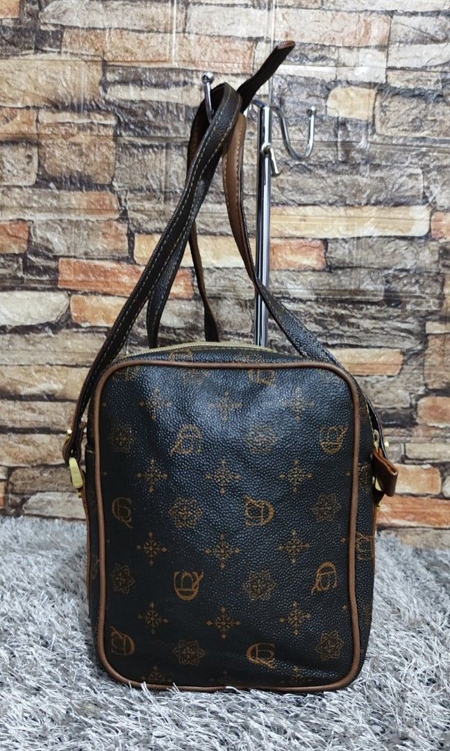 Christian Raguerre Italy Sling Bag, Luxury, Bags & Wallets on Carousell
