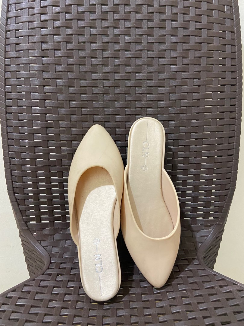 CLN Close shoes slip on, Women's Fashion, Footwear, Flats & Sandals on ...