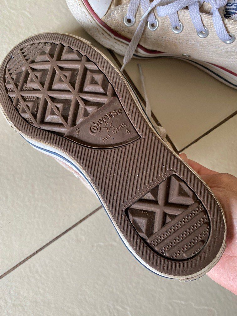 Converse Classic Low Cut, Women's Fashion, Footwear, Sneakers on Carousell