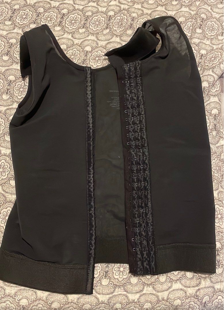 Design Veronique Compression Vest, Men's Fashion, Activewear on Carousell