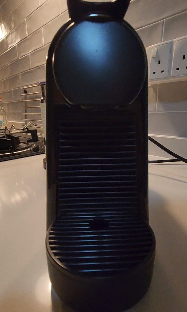 Nespresso Essenza Mini Piano Black & Aeroccino3 White Milk Frother, TV ...