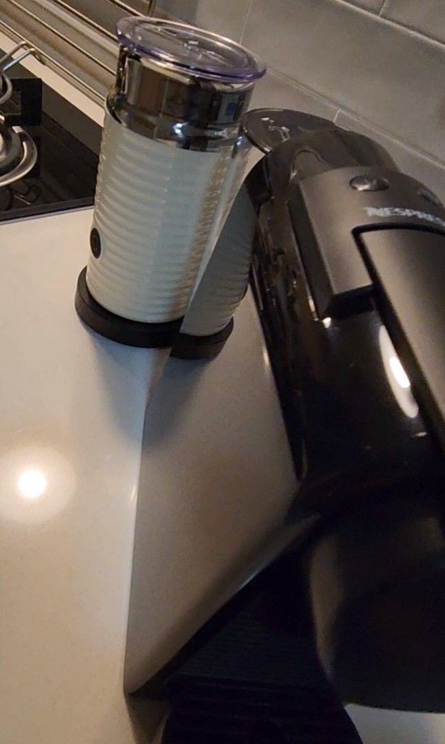Nespresso Essenza Mini Piano Black & Aeroccino3 White Milk Frother, TV ...