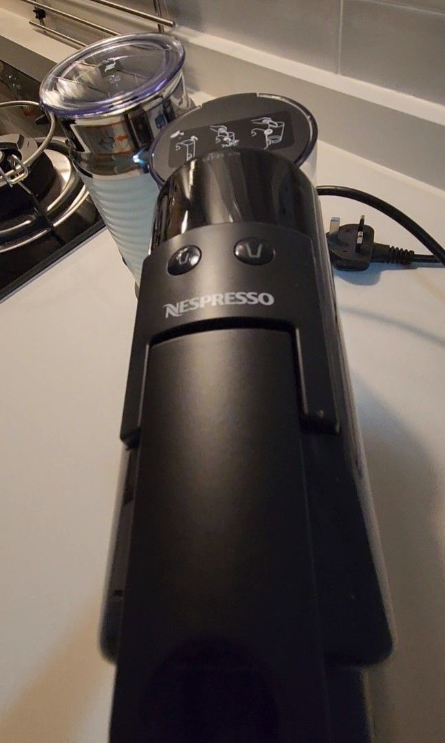 Nespresso Essenza Mini Piano Black & Aeroccino3 White Milk Frother, TV ...