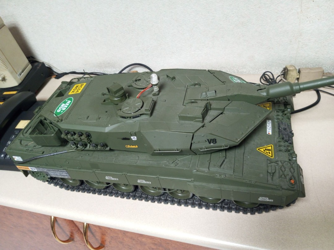 For sale Tamiya RC 1/16 Leopard 2A6 & RC Tank "King Tiger No. 3888" 1: ...