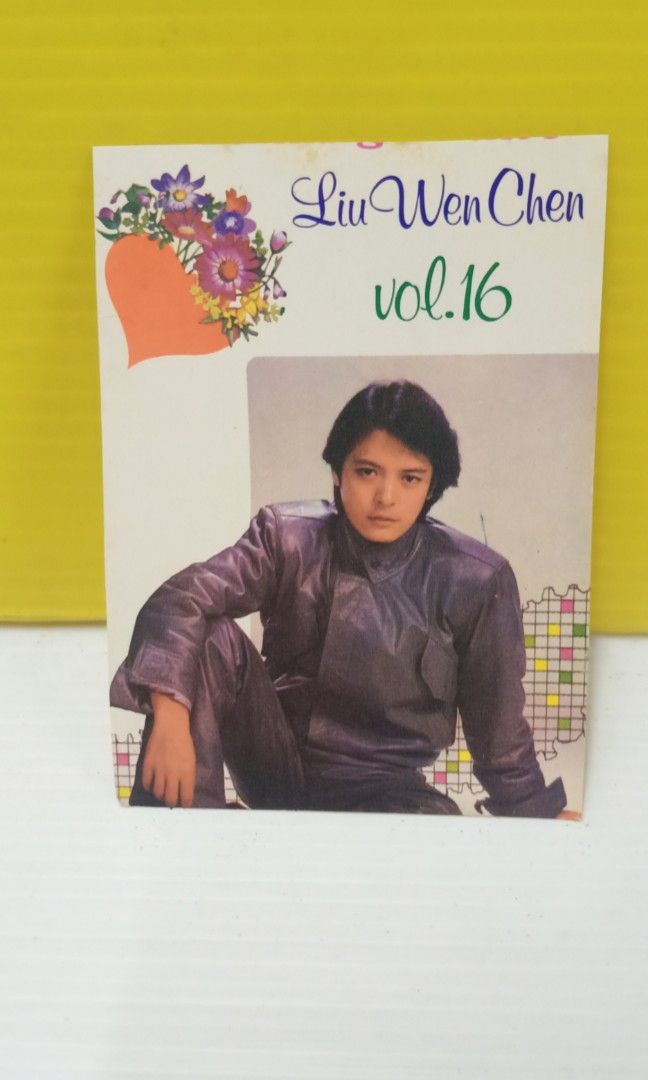 Foto singer Liu Wen Chen, Antik, Pajangan di Carousell