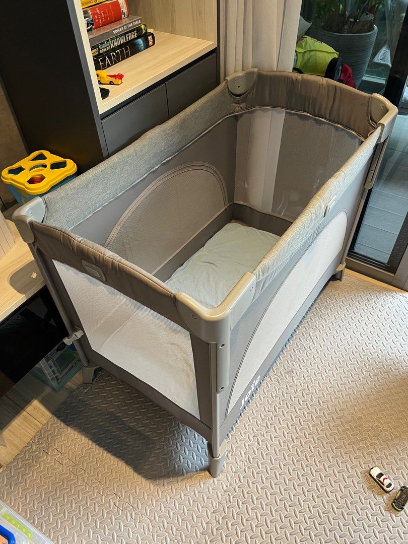 Joie Kubbie Sleep Travel Cot / Playpen, Babies & Kids, Baby Nursery ...