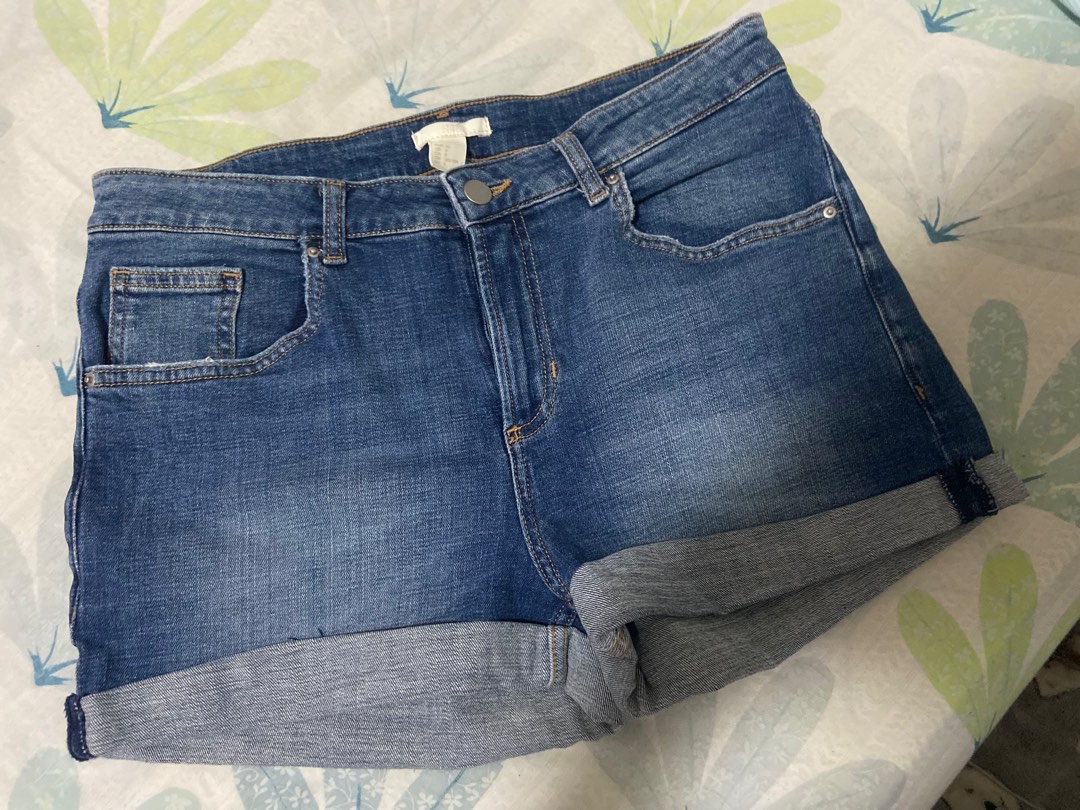 Maong Shorts, Women's Fashion, Bottoms, Shorts on Carousell