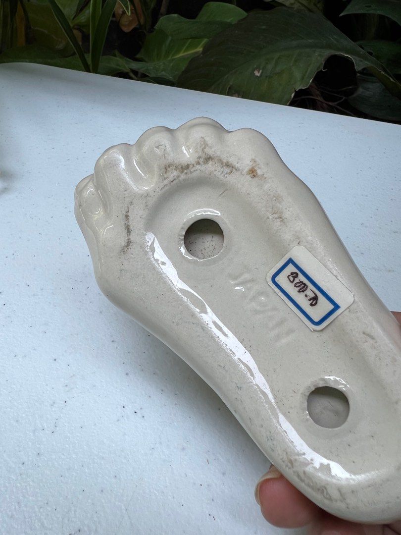 One piece ceramic Niagara Falls Canada toe trinket, Furniture & Home ...