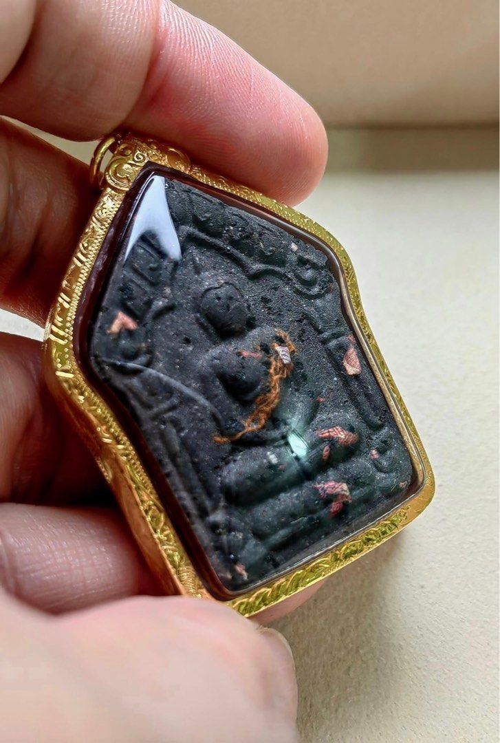 Phra Khun Paen Kanlaya (Black Dragon Sovereign with black diamonds ...