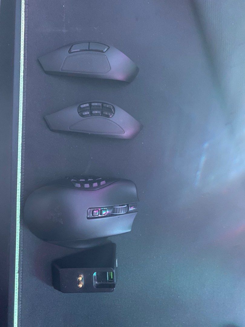 Razer naga pro + charging dock, 電腦＆科技, 電腦周邊及配件, 電腦滑鼠及相關產品 - Carousell