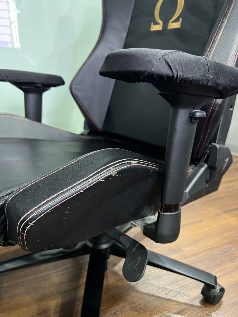 Secret Lab Gaming Chair, Furniture & Home Living, Furniture, Chairs on ...