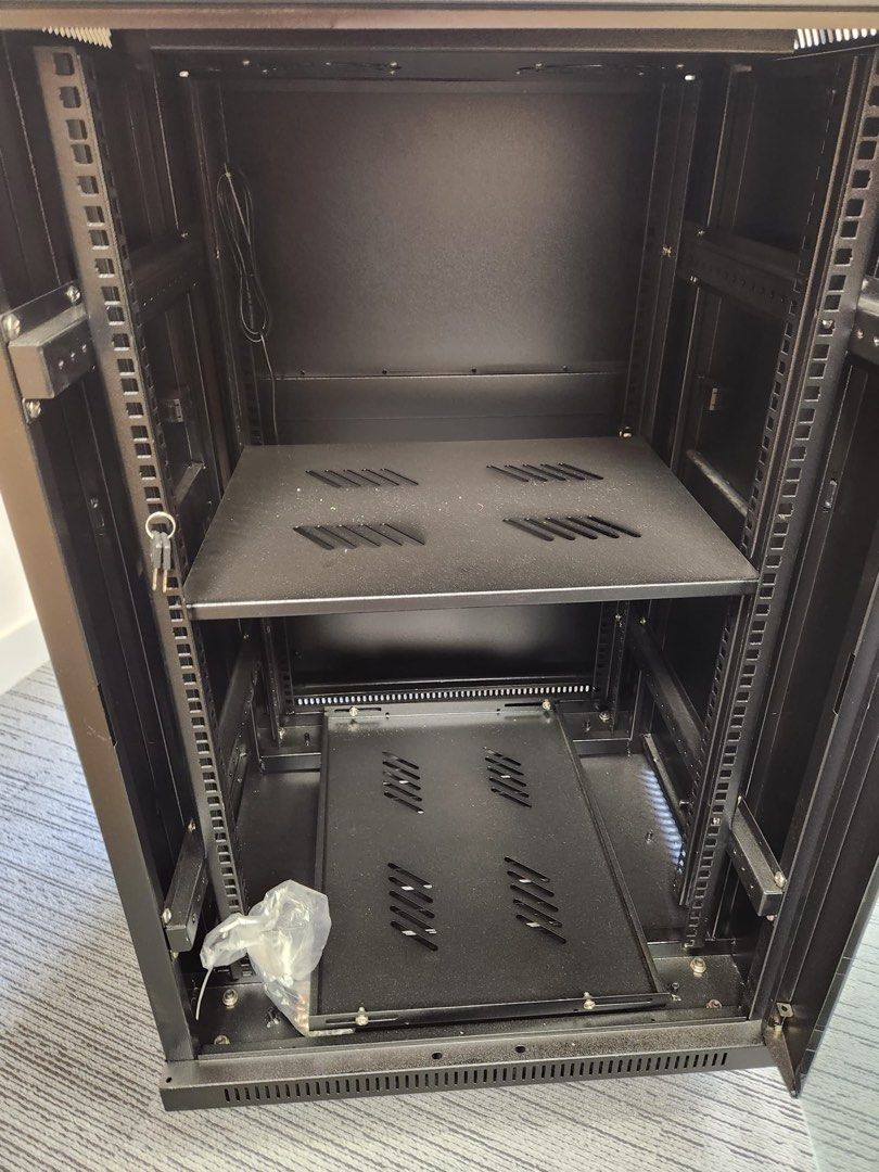 Server Rack, 電腦＆科技, 商務用科技產品 - Carousell