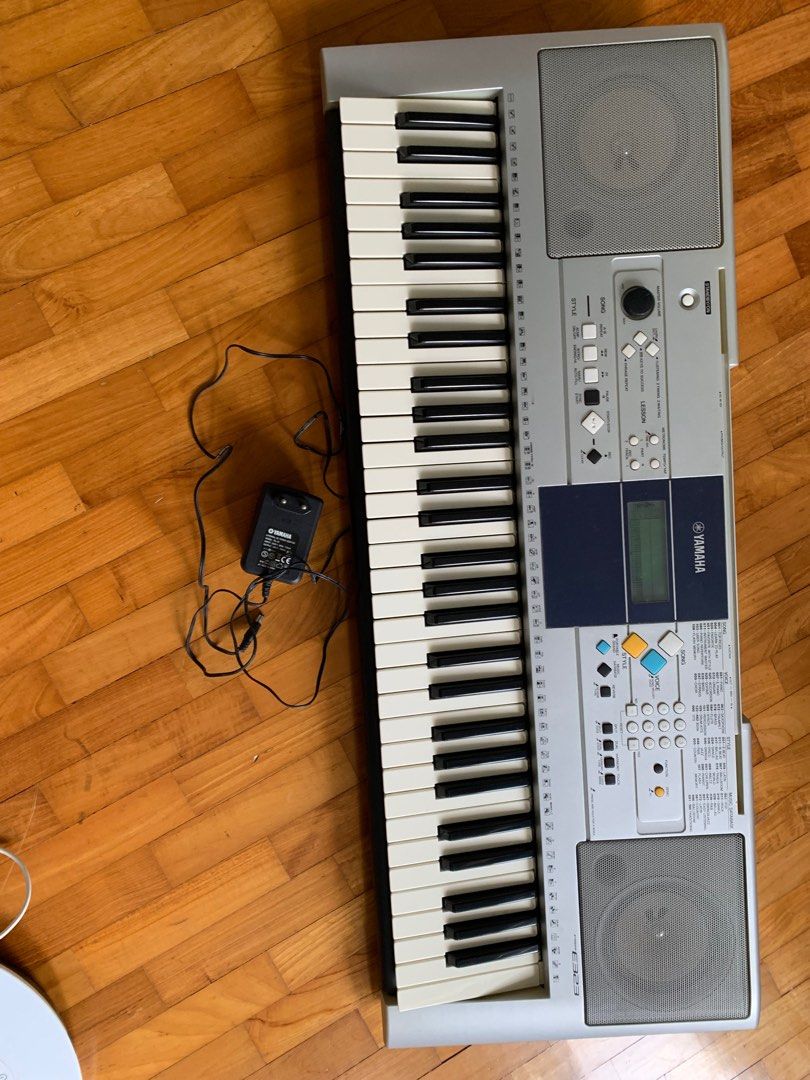 YAMAHA keyboard piano PSR E323, Hobbies & Toys, Music & Media, Musical Instruments on Carousell