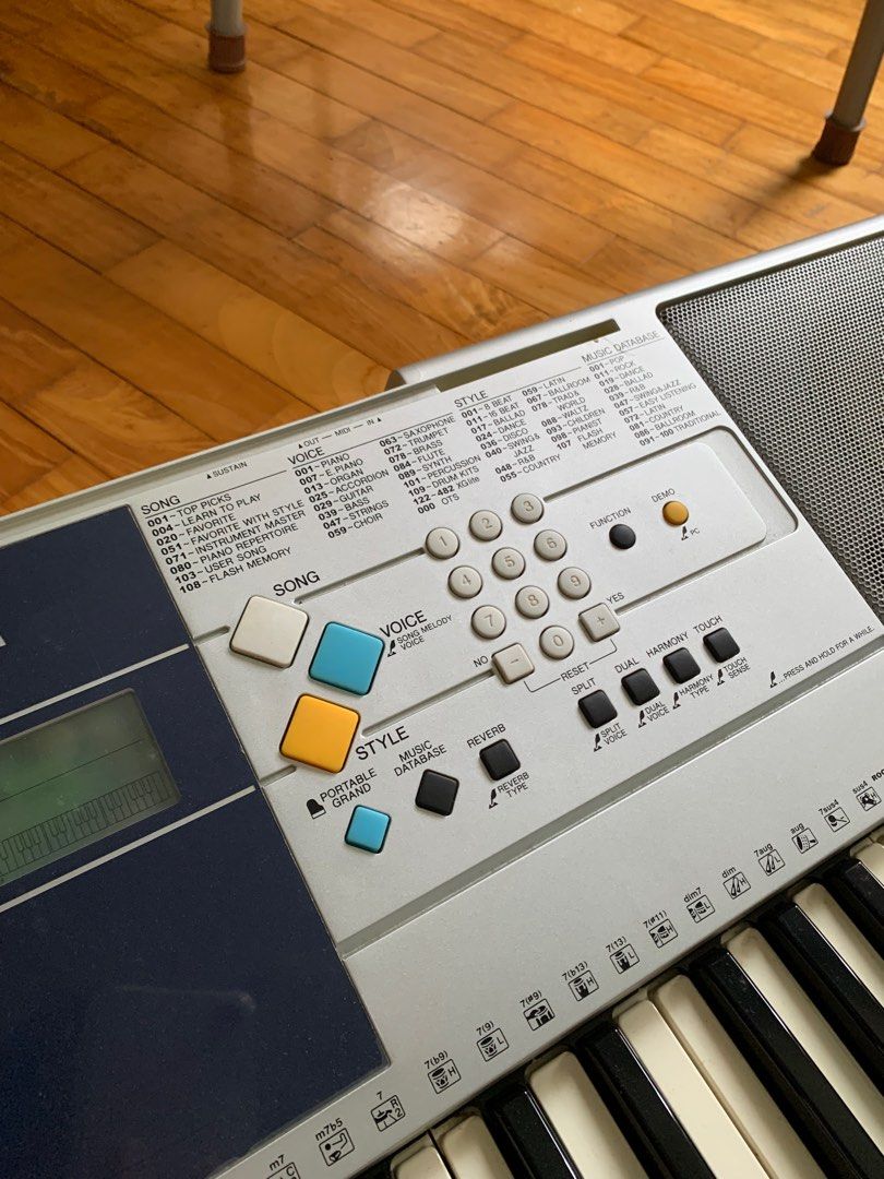 YAMAHA keyboard piano PSR E323, Hobbies & Toys, Music & Media, Musical Instruments on Carousell