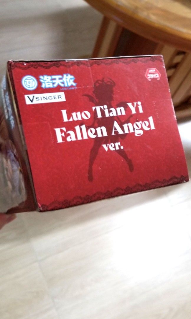 全新 日版 洛天依 Luo Tian Yi Fallen Angel ver. figure 模型 擺設 玩具 杯麵壓, 興趣及遊戲, 玩具 ...