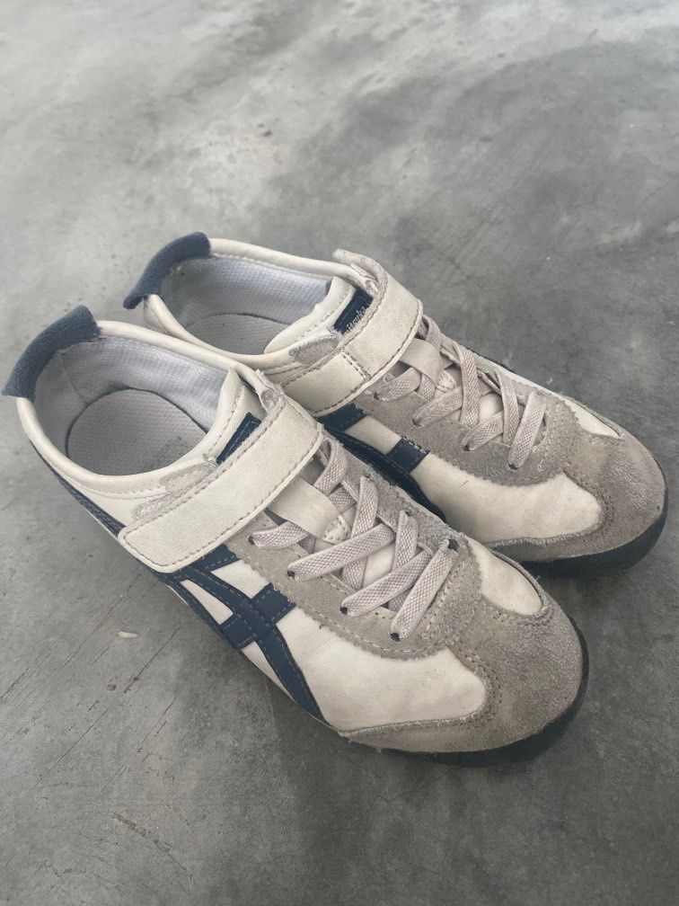 Asics kids shoe, Babies & Kids, Babies & Kids Fashion on Carousell