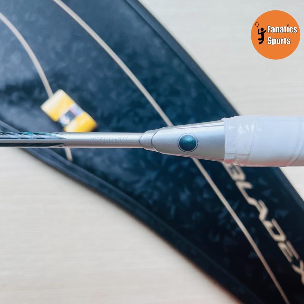 [Bundle] Brand New Li Ning Axforce 70 5U G6 Badminton Racket strung ...