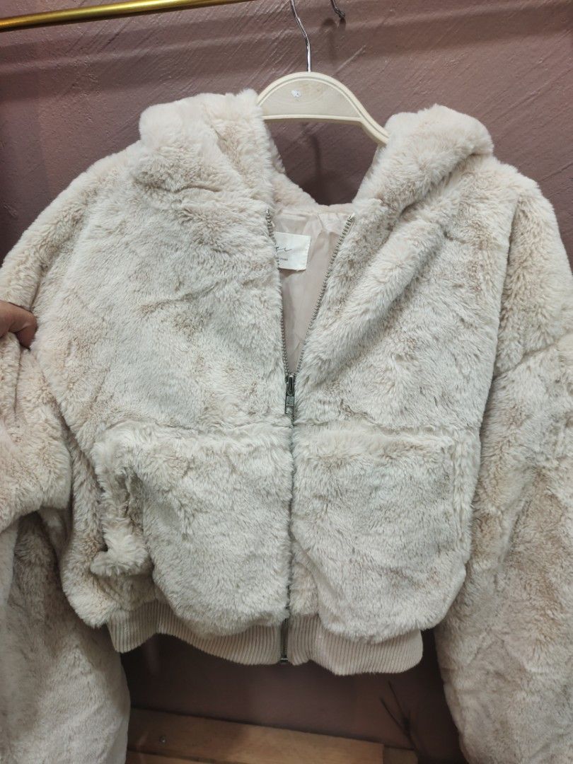 Crop furry Jacket, Women's Fashion, Coats, Jackets and Outerwear on ...