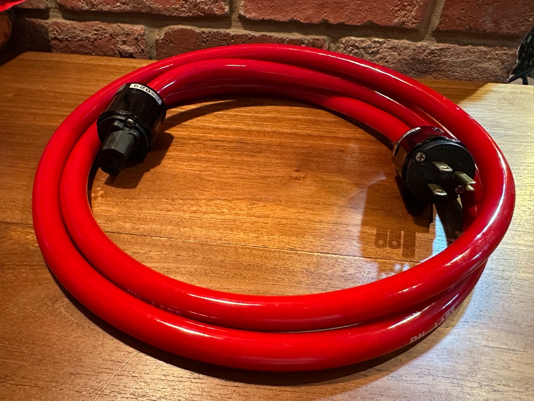 DH Labs Red Wave Power Cable from Silver Sonic. 2 meters. Oyaide US ...