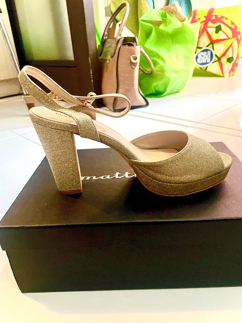 Matthews Gold High Heels, Women's Fashion, Footwear, Heels on Carousell