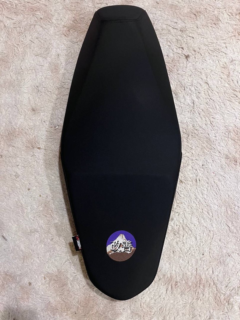 Honda pcx racing seat. Custom embroidery (lowered frame), Motorcycles ...