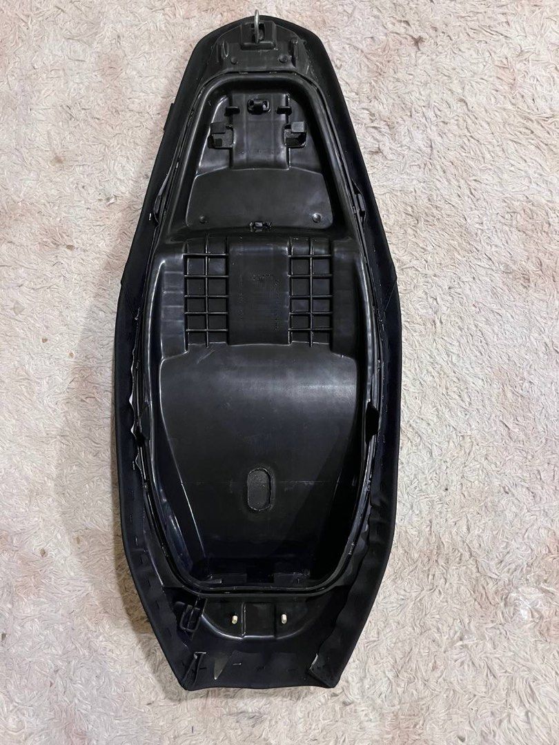 Honda pcx racing seat. Custom embroidery (lowered frame), Motorcycles ...