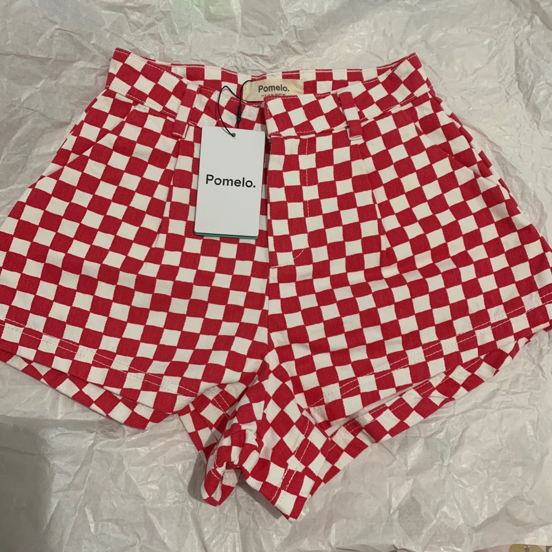 [Jual Rugi] Hotpants Pomelo, Fesyen Wanita, Pakaian Wanita, Bawahan di Carousell