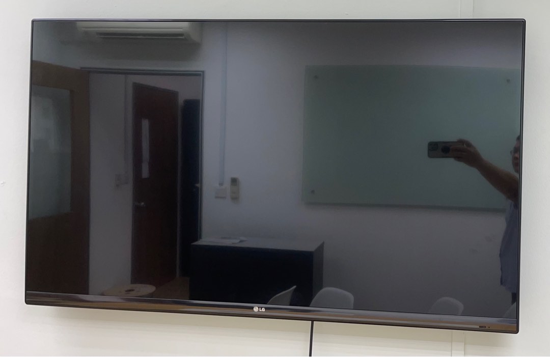 LG Slim Television with wall Mount bracket, TV & Home Appliances, TV ...