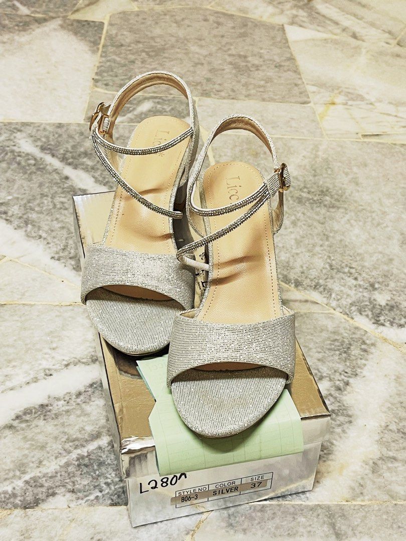Licci shoes silver colour, Women's Fashion, Footwear, Heels on Carousell