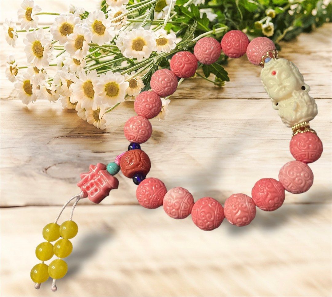 Lucky turn Queen Conch Shell, Women's Fashion, Jewelry & Organizers ...