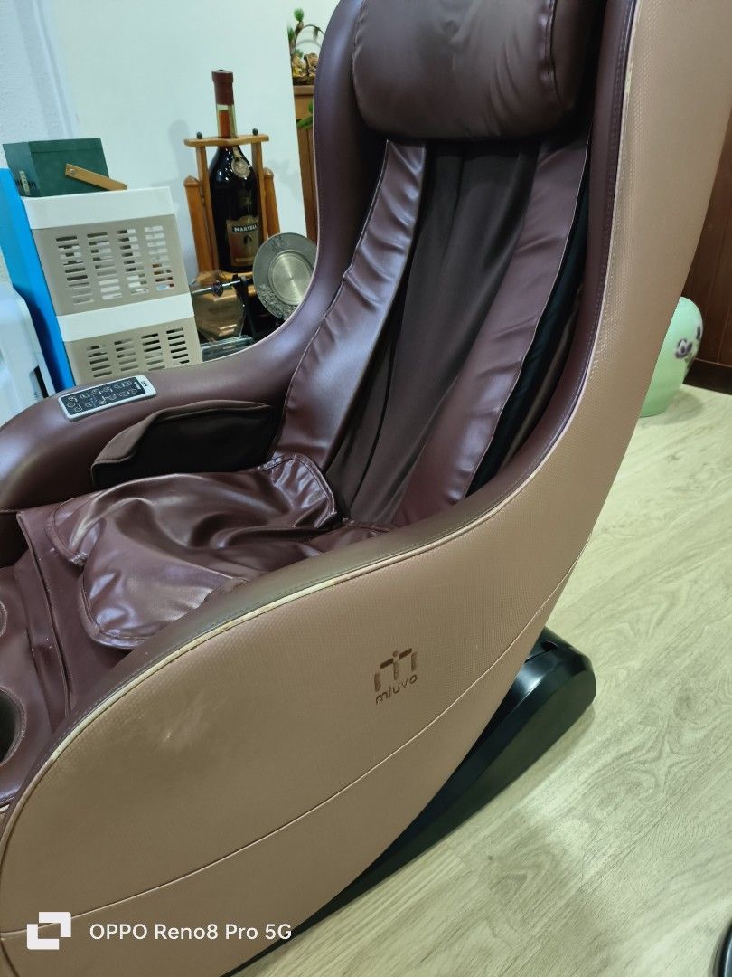 Massage chair Miuvo, Health & Nutrition, Massage Devices on Carousell