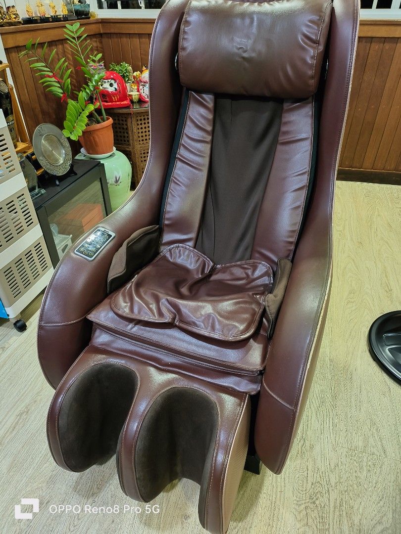 Massage chair Miuvo, Health & Nutrition, Massage Devices on Carousell