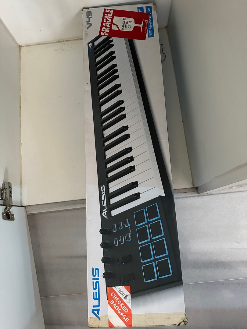 Alesis V49 MIDI Keyboard (49 Keys) With Box, Hobbies & Toys, Music ...