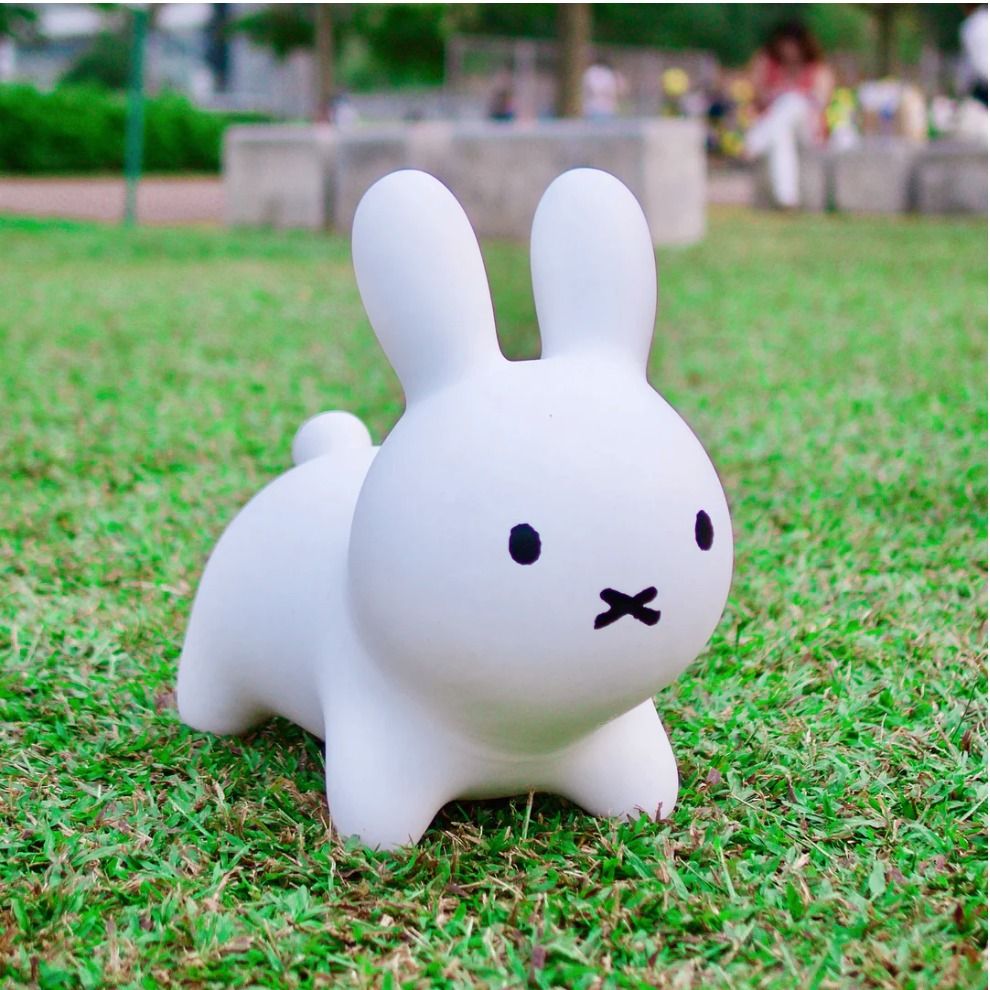 Miffy bonbon inflatable chair 米飛兔可彈跳充氣椅子, 興趣及遊戲, 玩具 & 遊戲類 - Carousell