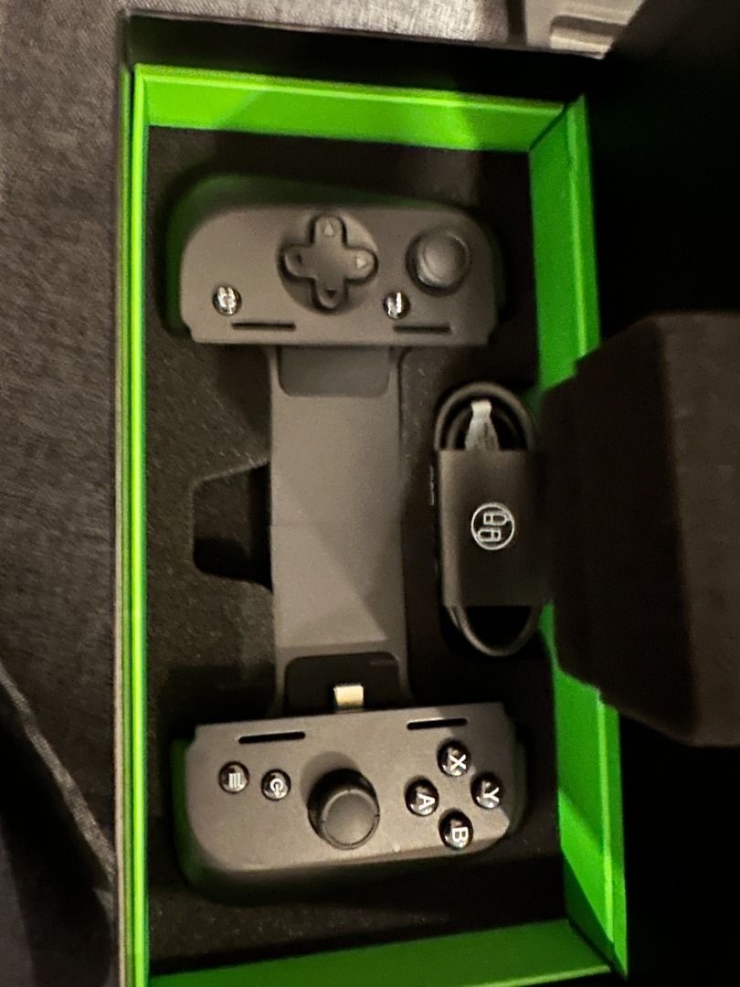 Razer Edge Gaming Tablet and Kishi V2 Pro Controller, Video Gaming ...