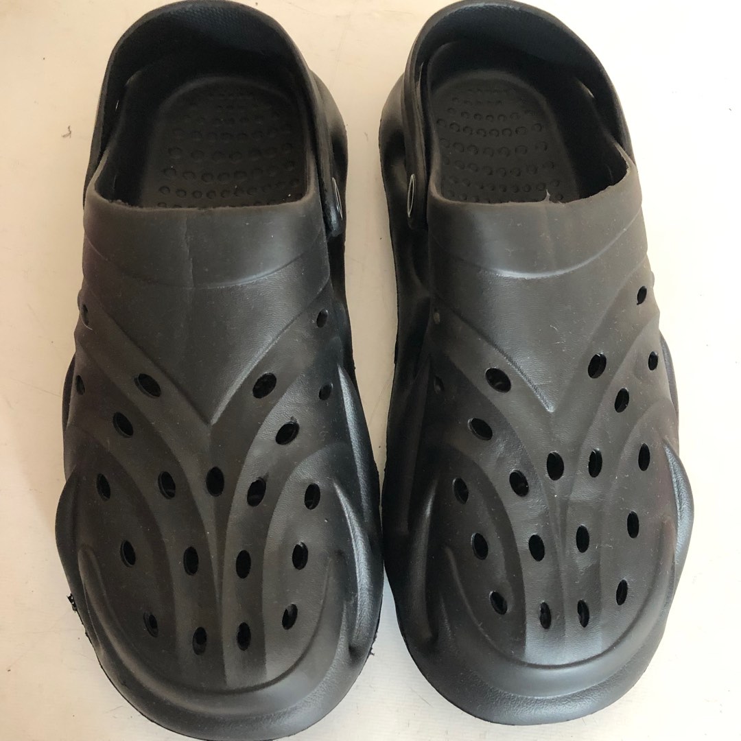 Slipper sandal crocs look alike, Fesyen Pria, Sepatu , Sandal di Carousell