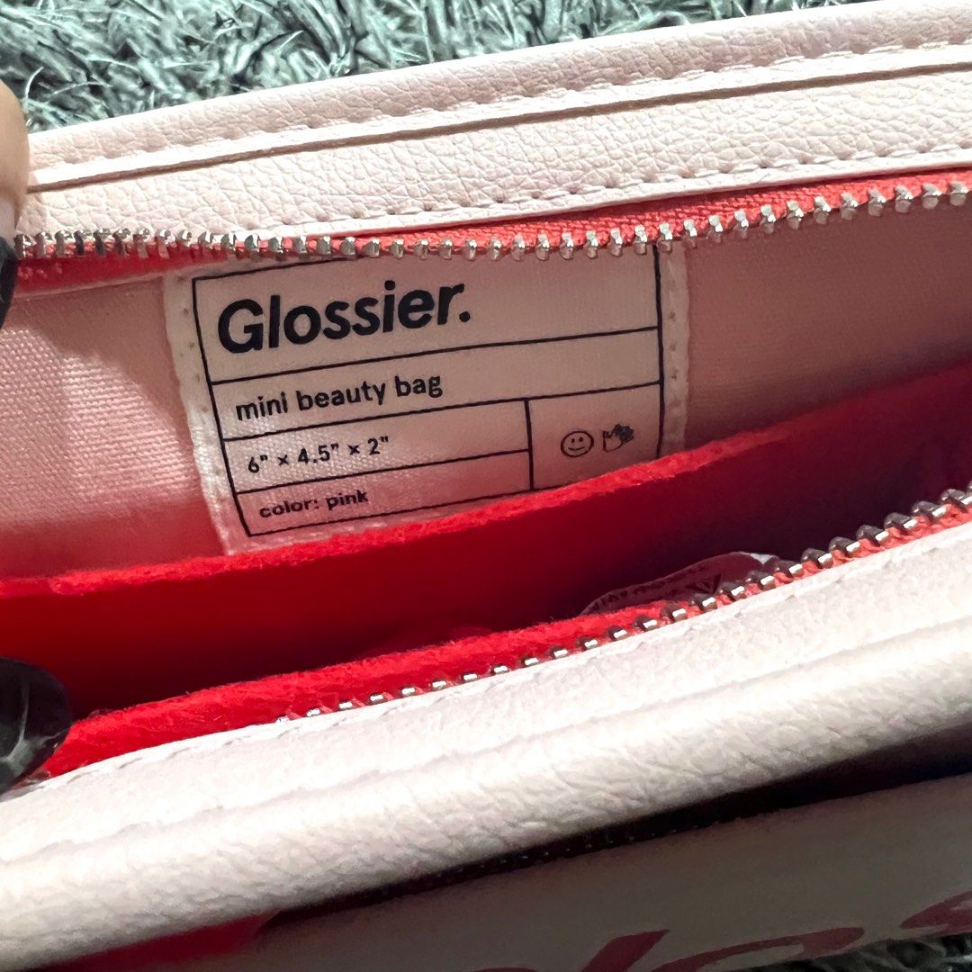 [SOLD OUT] Glossier ~ Philadelphia Exclusive mini beauty bag, Women's ...