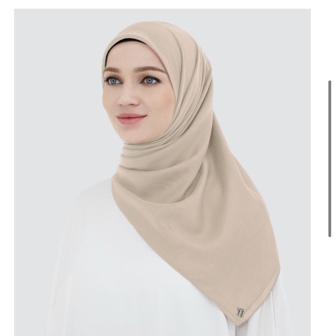 Square Naelofar Hijab, Women's Fashion, Muslimah Fashion, Hijabs on Carousell