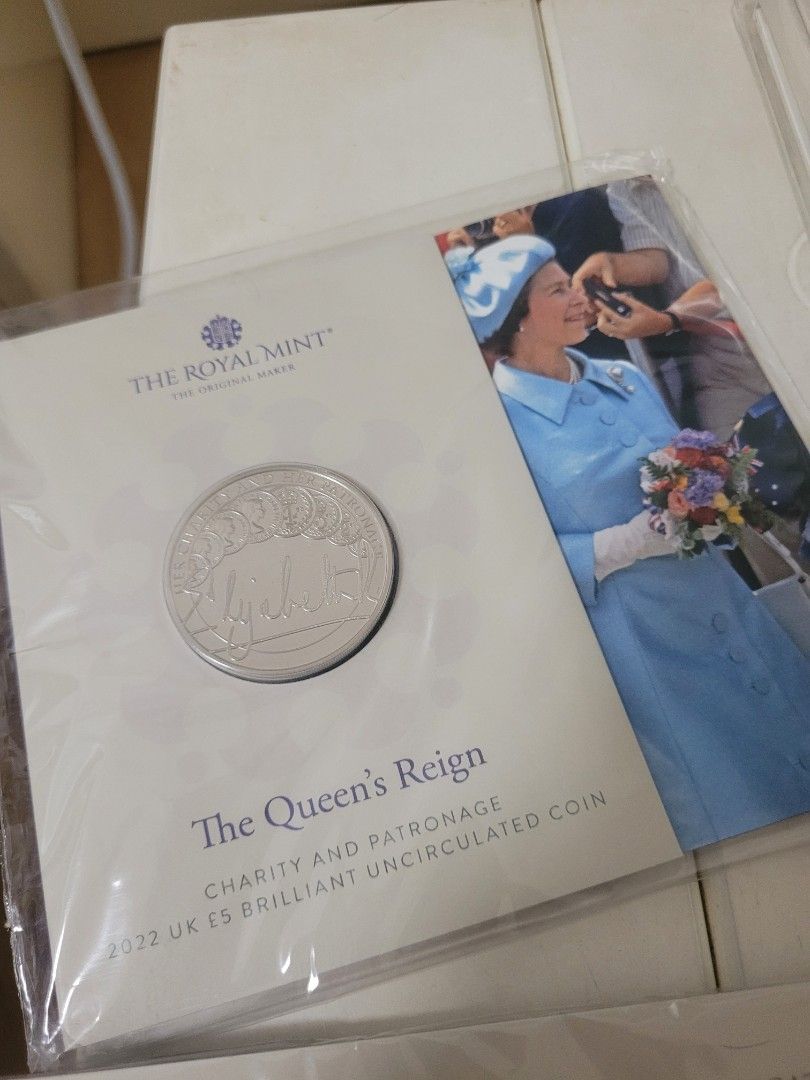 The Royal Mint UK 2022 Annual Coin Set Bundle with The Queen's Reign ...