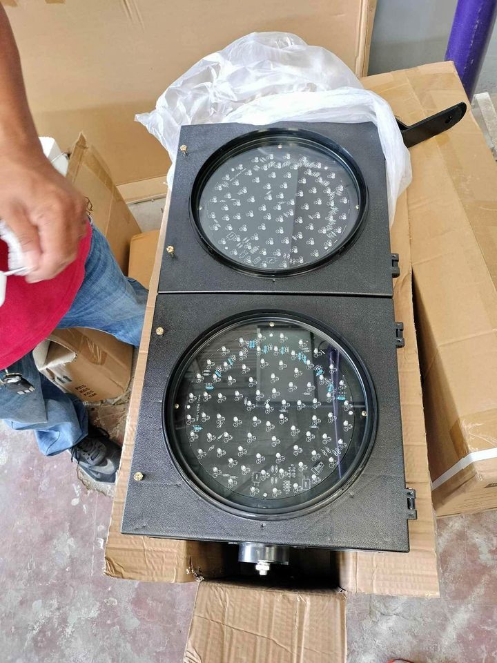 2 Aspects Red & Green 200mm Traffic Light, Furniture & Home Living ...