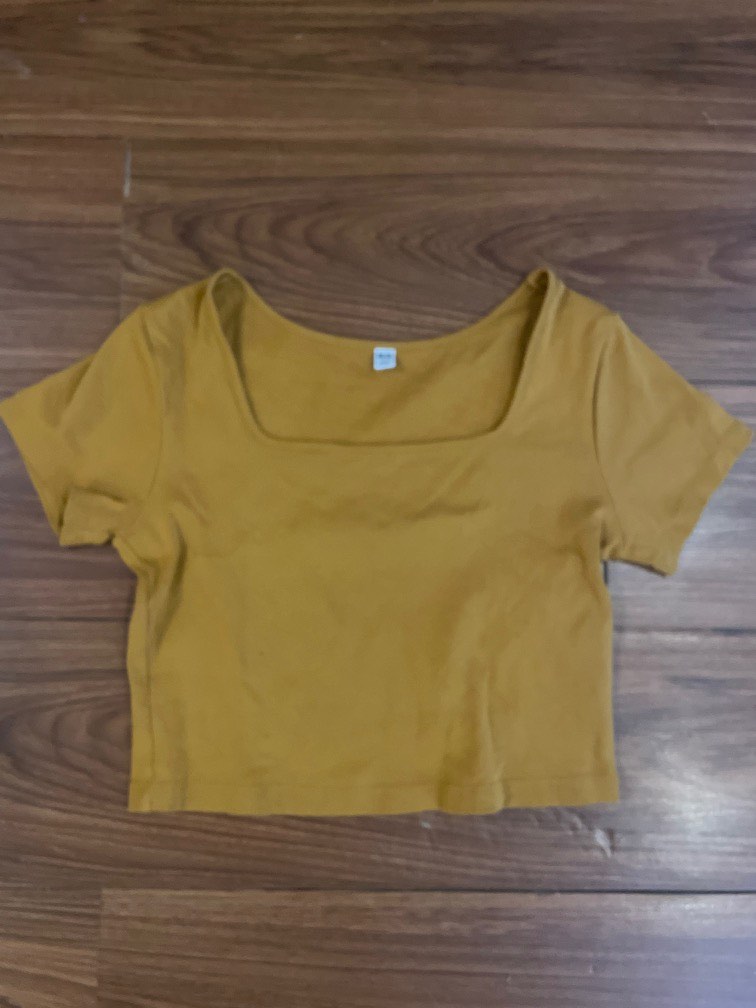 AUTHENTIC UNIQLO CROP TOP on Carousell
